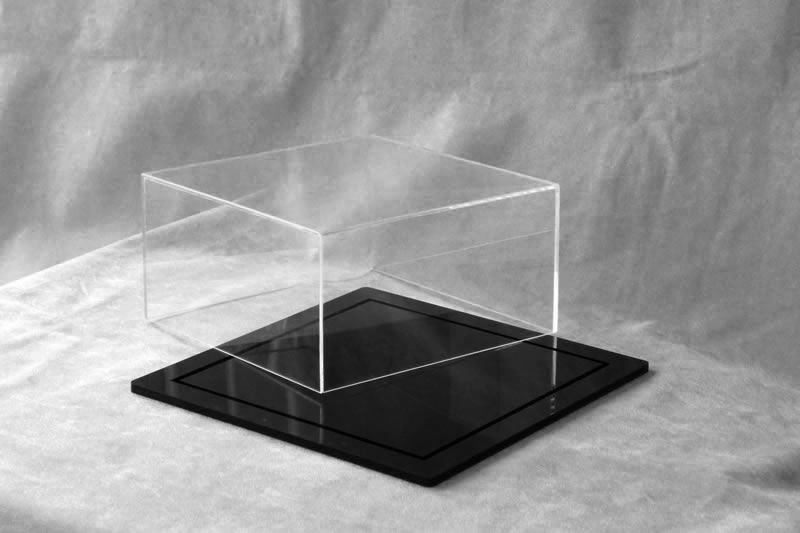 Teca in metacrilato trasparente con base in plexiglass